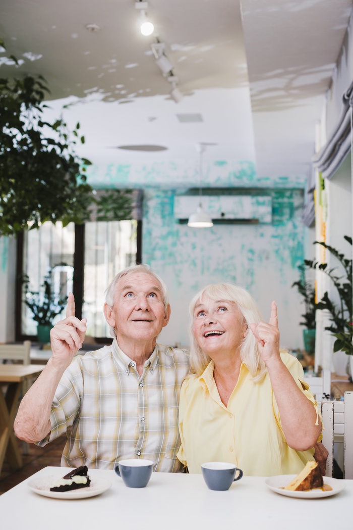 Senior Singles: How to Build a Strong & Lasting Relationship