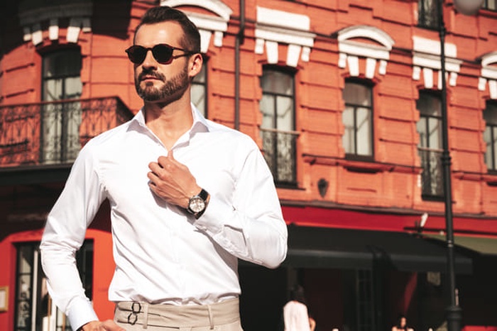 Networking for the Wealthy: Exclusive Platforms & Safety