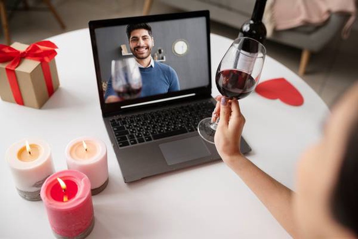 Long Distance Dating Online: Love Without Limits