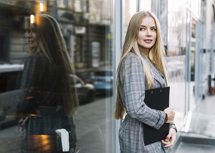 Rich Women Dating in Londonderry: Unique Dating Insights