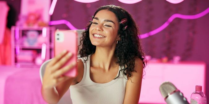 Everything You Need to Know Before Dating a Social Media Influencer