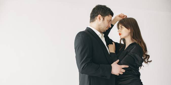 Effective Communication Tips for Dating Wealthy Partners