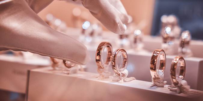 Cartier Brand Positioning: A Deep Dive into Its Luxury Strategy