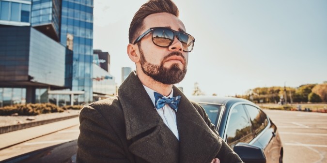 How to Spot a Wealthy Date Through Subtle Details?