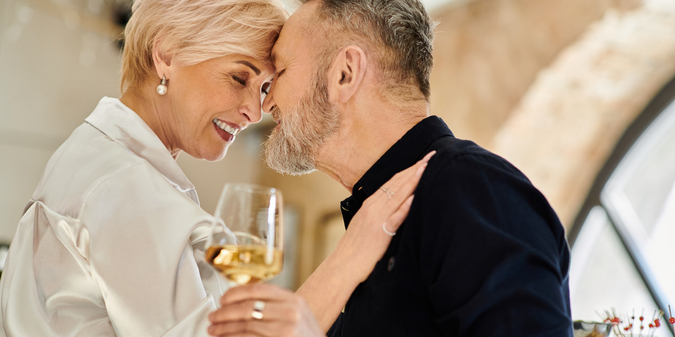 How to Attract Wealthy Single Men in High-End Social Circles