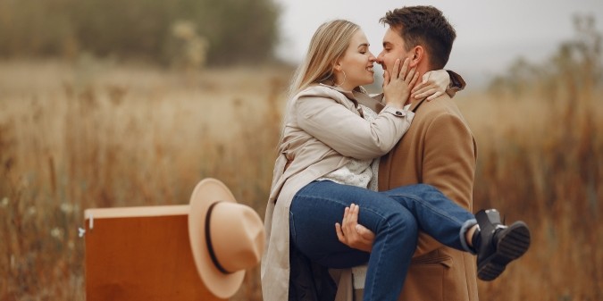 Flirting Without Words: How Body Language Builds Desire