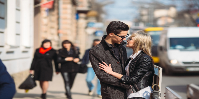 10 Clear Signs a Shy Man Is in Love with You