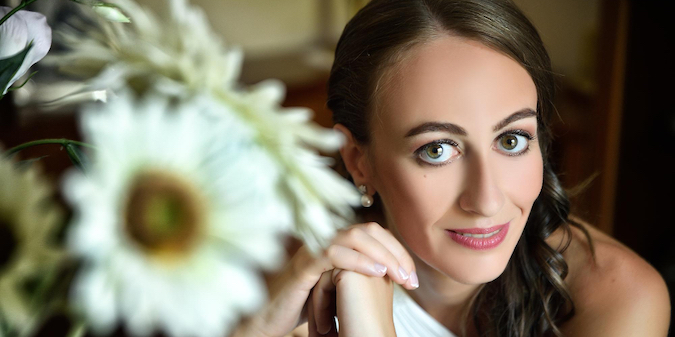 Pros and Cons of Marrying a Beautiful Woman - Dating Tips